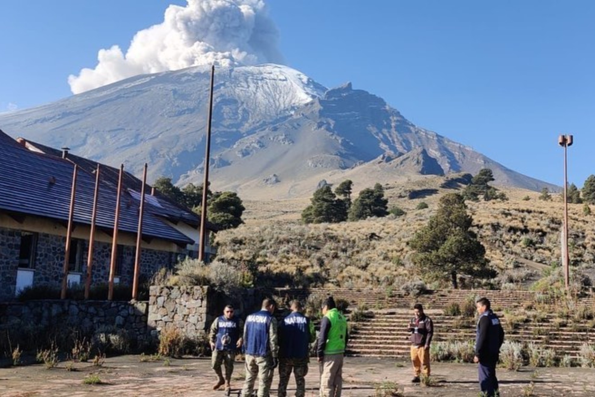 Popocatépetl volvió a expulsar incandescencias y registró tremor ...