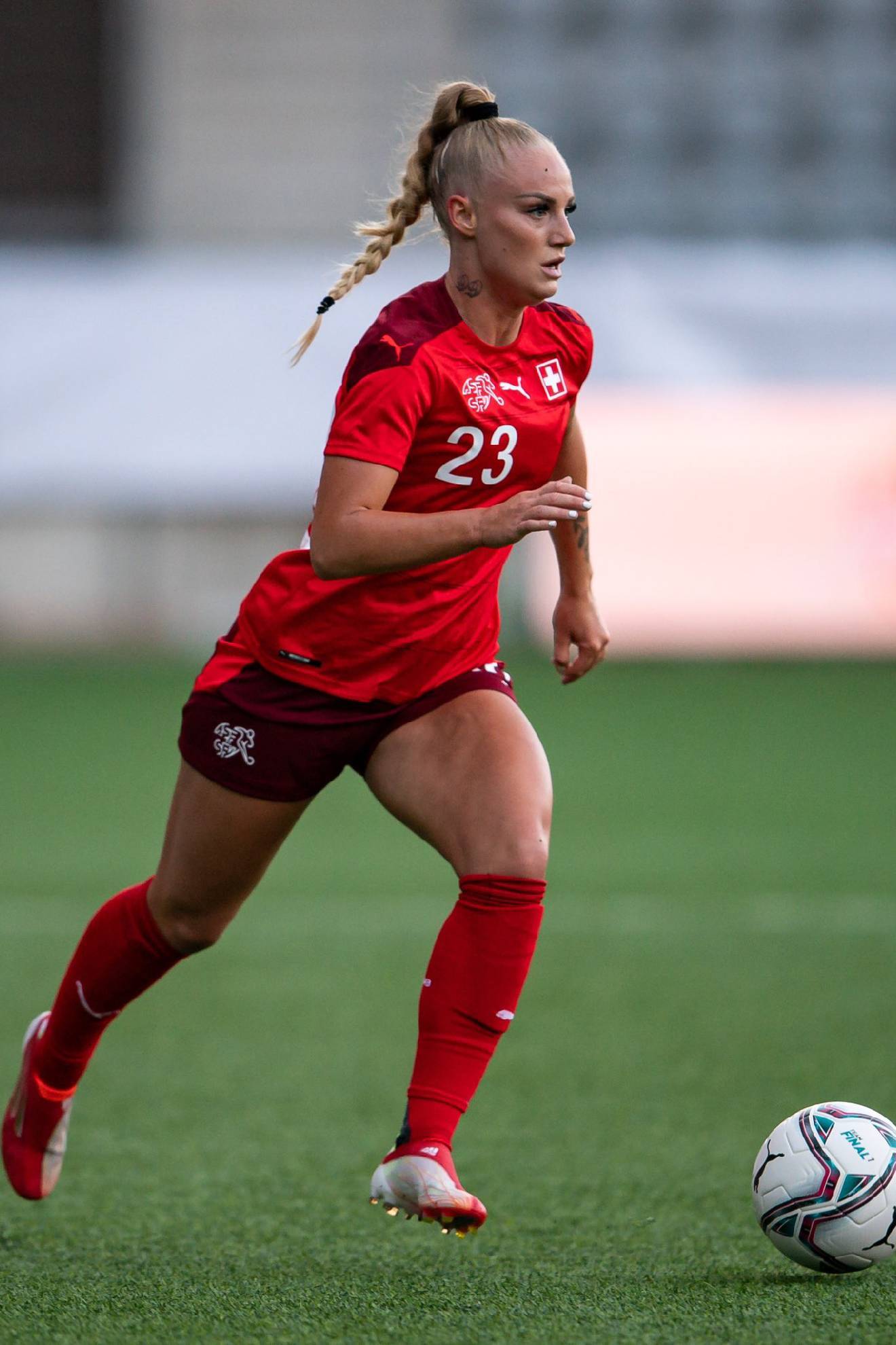 Alisha Lehmann, la bella futbolista es una 'reina' con sus fotos en ...