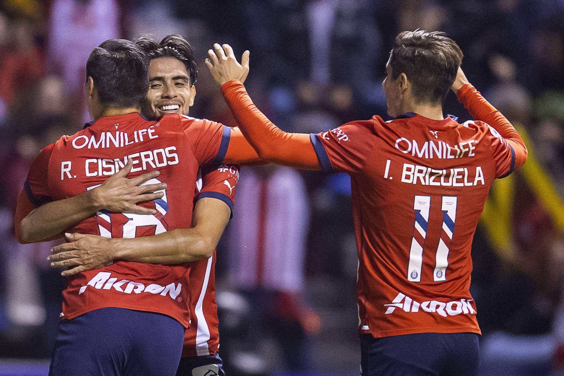 Chivas vence a Puebla y regresa a los primeros lugares