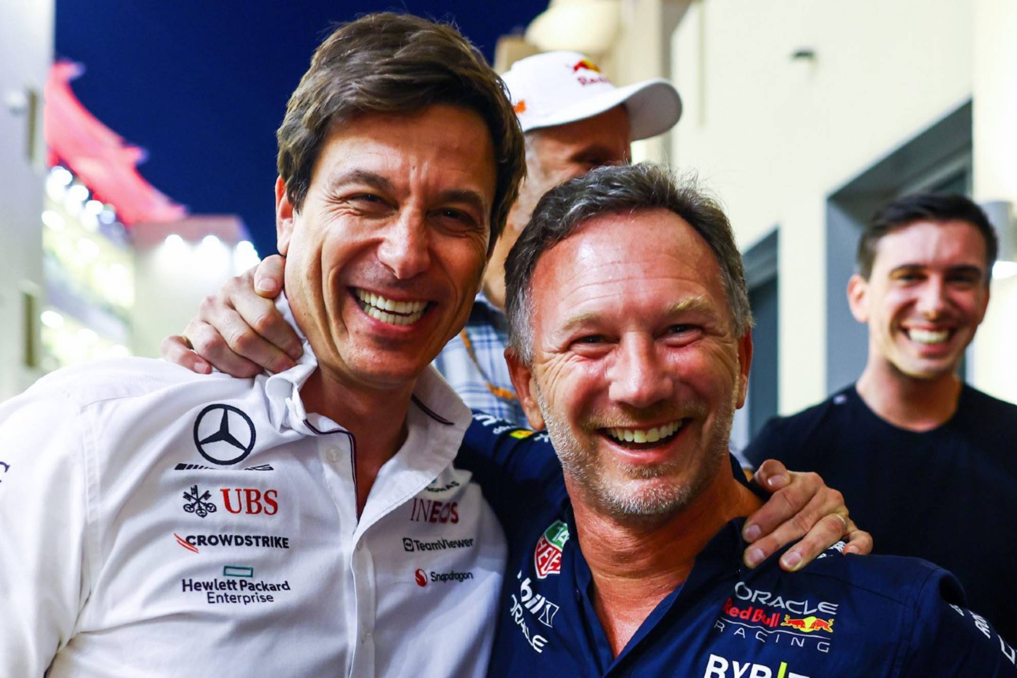 Horner explica foto viral con Toto Wolff: "Mi esposa acababa de pegarle en el trasero" | MARCA ...