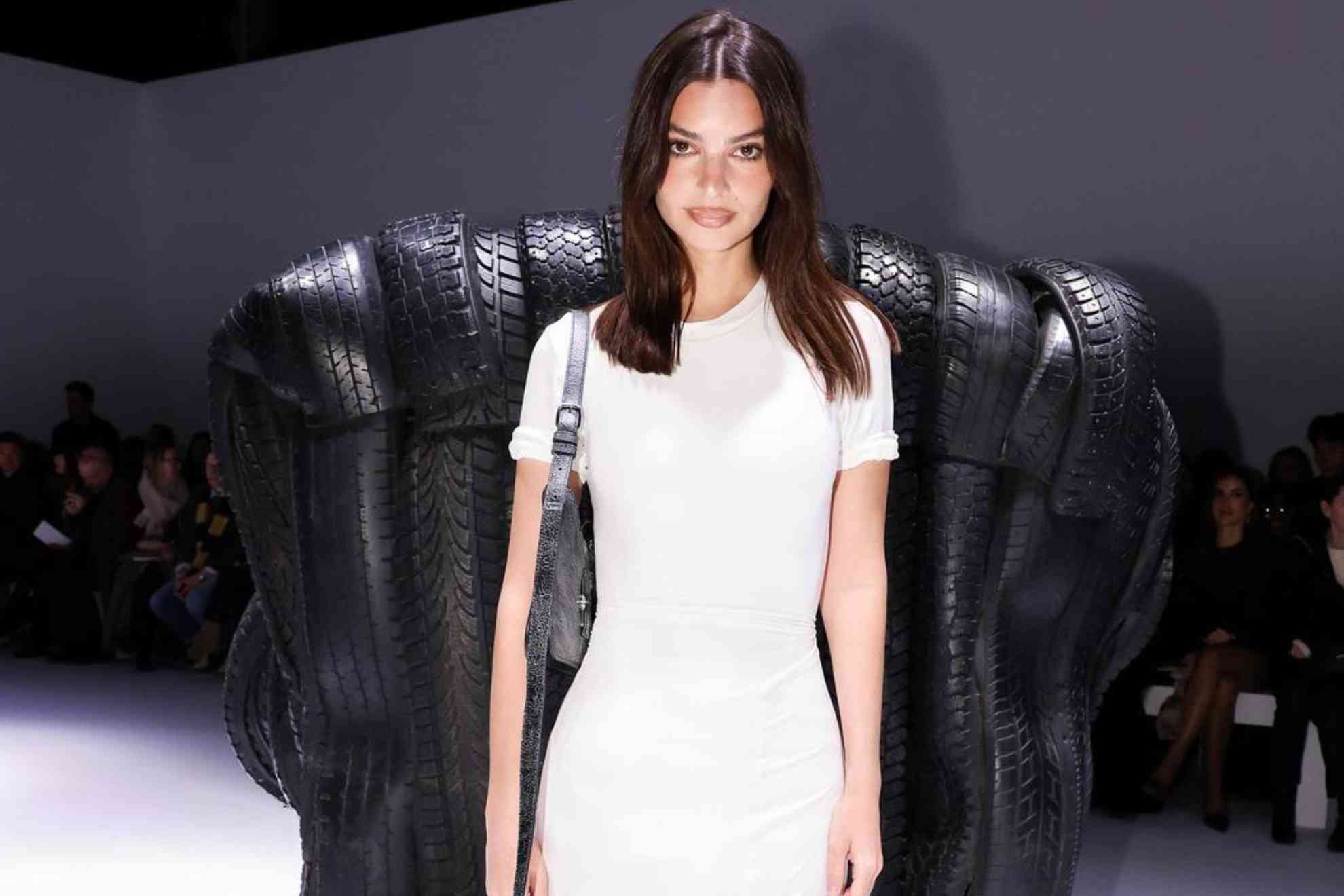 Emily ratajkowski nos da un cariño francés muy... | MARCA.com