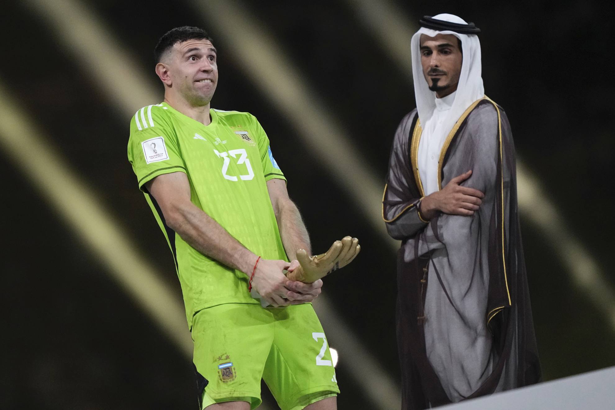 Eliminatorias Conmebol: Dibu Martínez repite gesto obsceno de Qatar 2022: ¿No que estaba ...