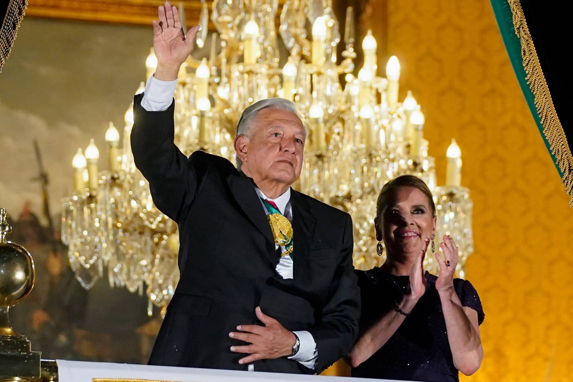AMLO celebra con "Vivas" y "Mueran" su último Grito de Independencia ...