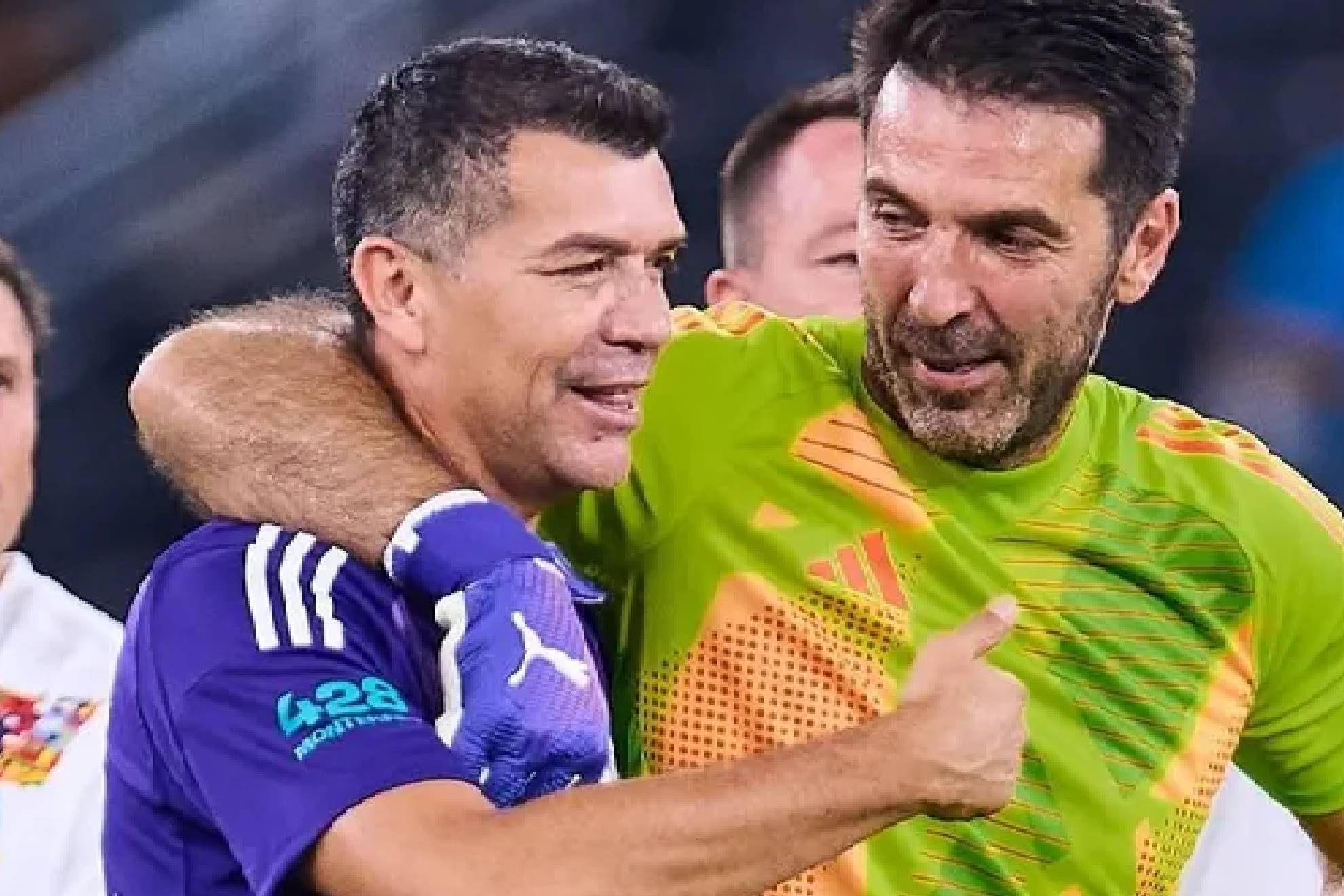 Gianluigi Buffon pone el gol que le hizo Jared Borgetti al nivel de la chilena que le anotó ...
