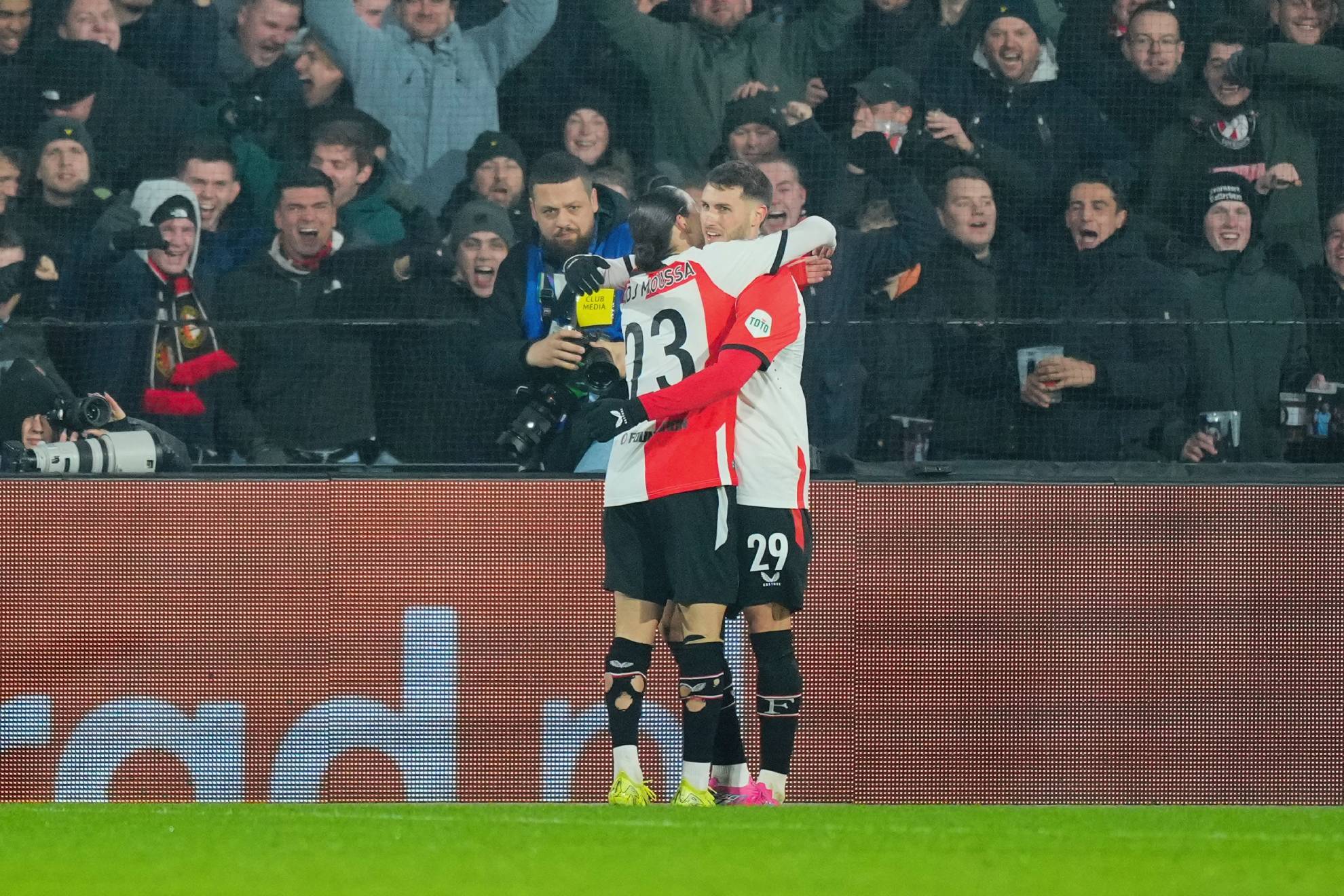 Willem II vs Feyenoord: a qué hora juega Santi Giménez, pronóstico y dónde ver Liga Holandesa ...