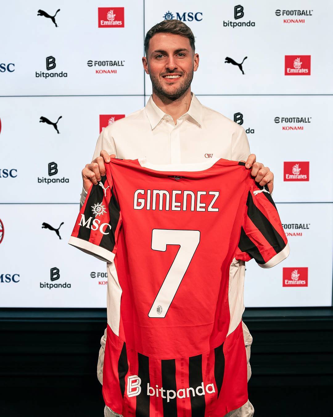 Santiago Giménez, obligado a usar dos números en AC Milan: No puede ...