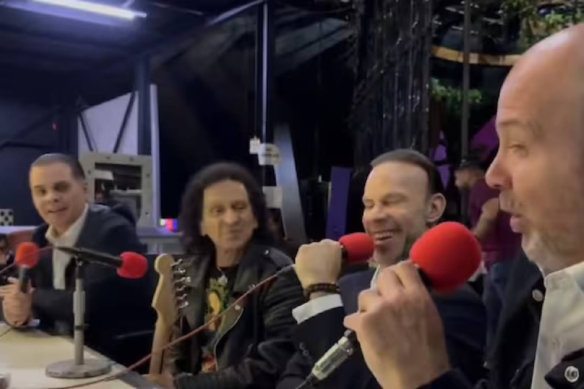 "Habla mejor que Jorge Campos": Alex Lora desata la locura al narrar el ...