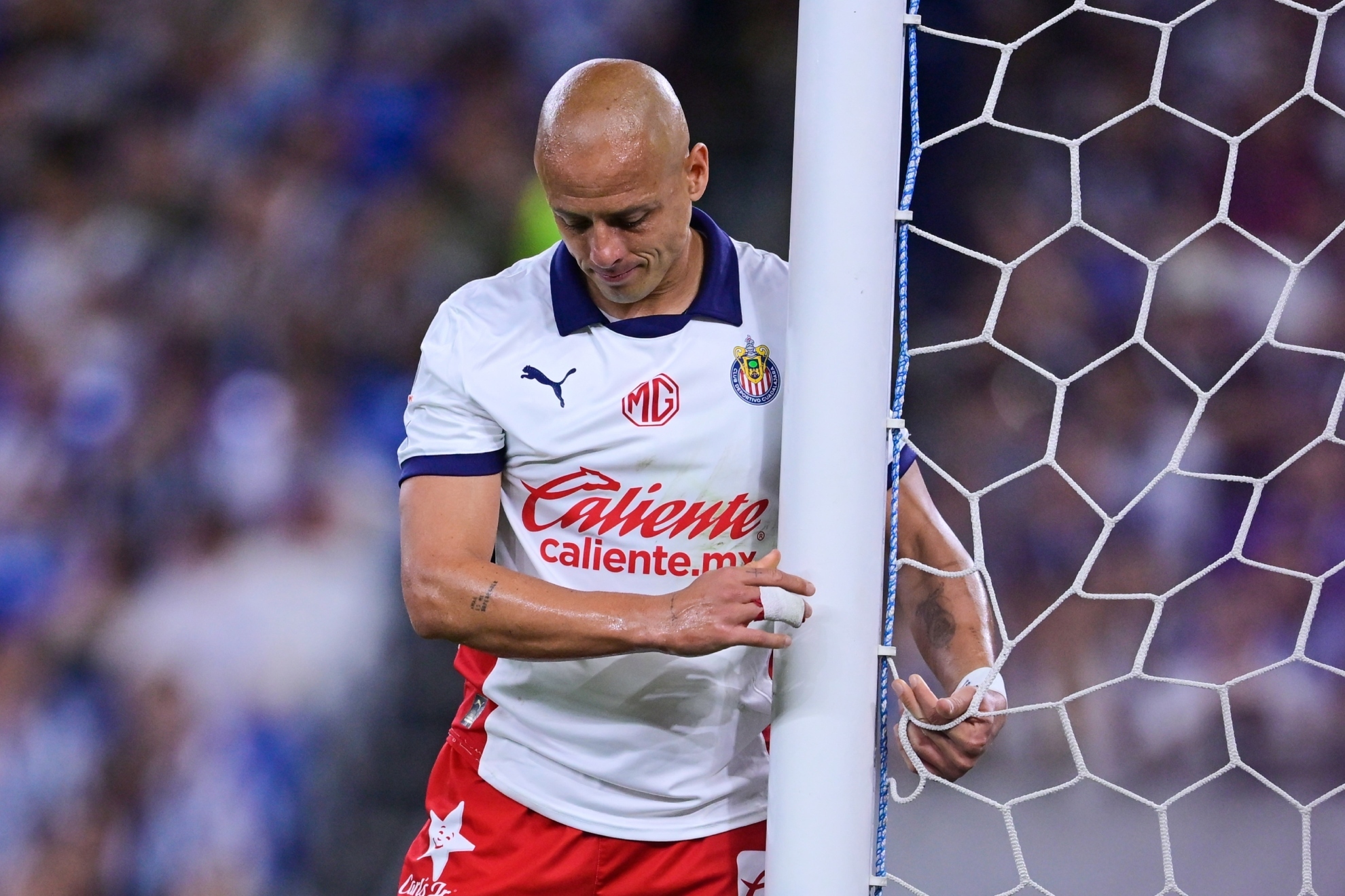Liga MX 2025: Chicharito Hernández directo a la decepcionada afición de ...